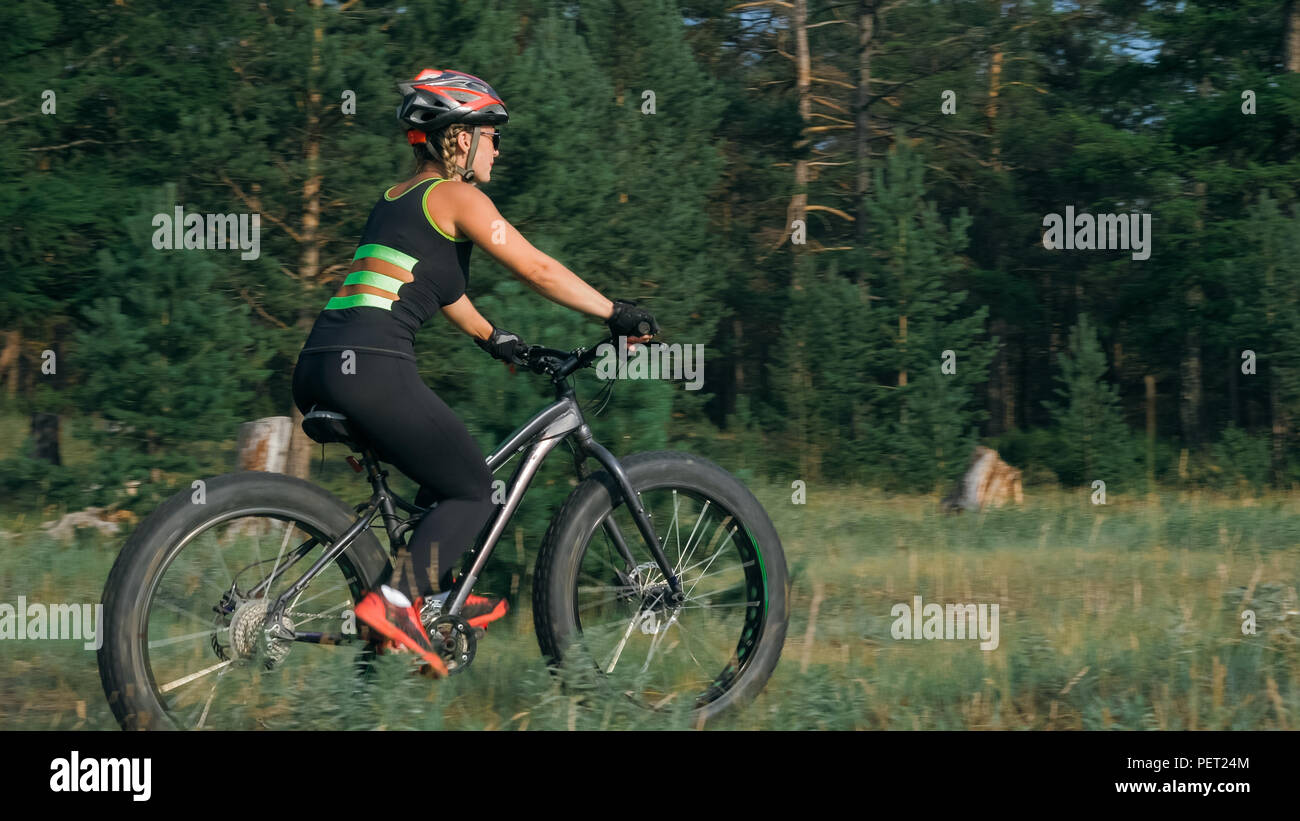 Fatbiking hi-res stock photography and images - Alamy