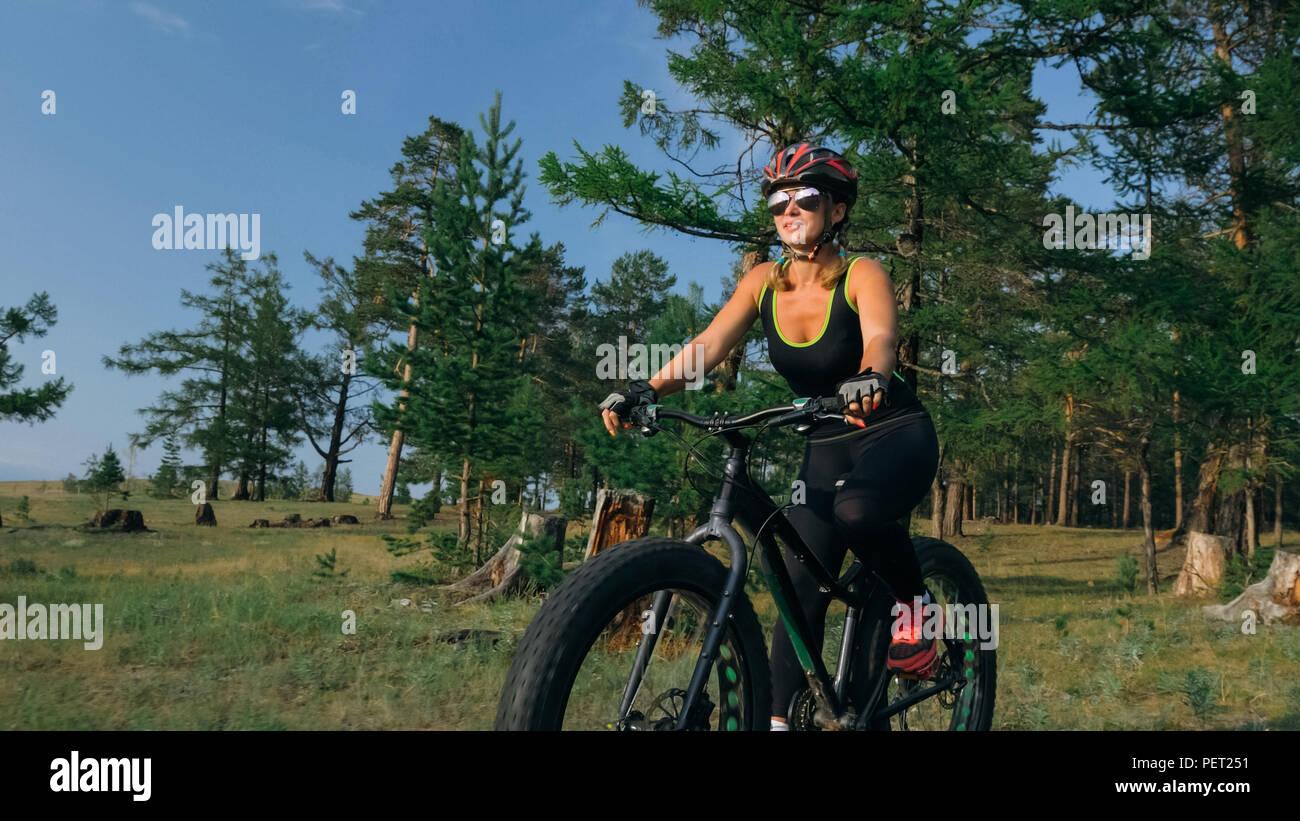 Fatbiking hi-res stock photography and images - Alamy