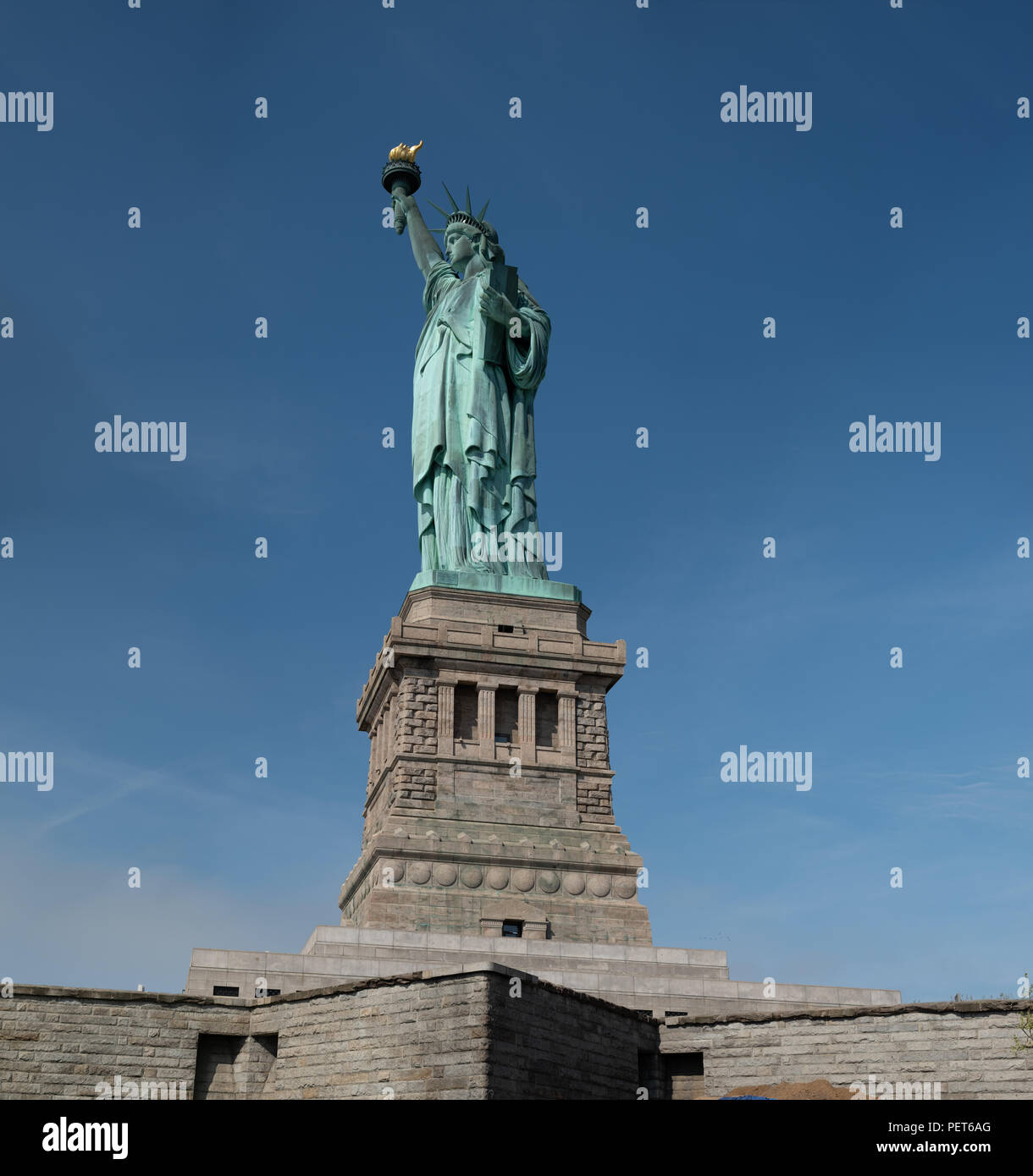 Photography of the Statue of Liberty at Ellis Island Stock Photo - Alamy