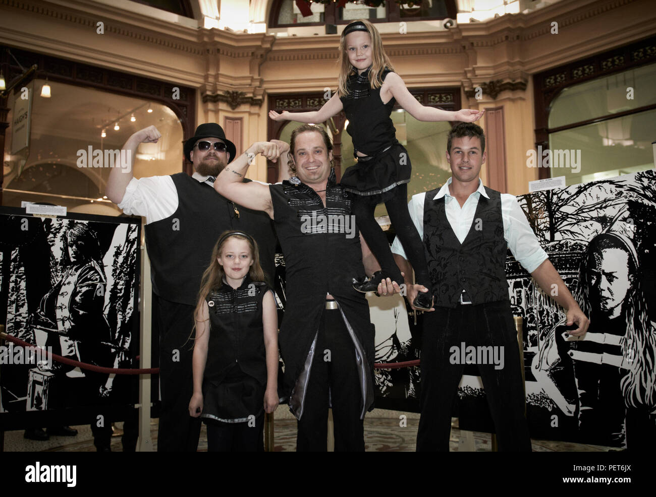 Circus performers hi-res stock photography and images - Alamy