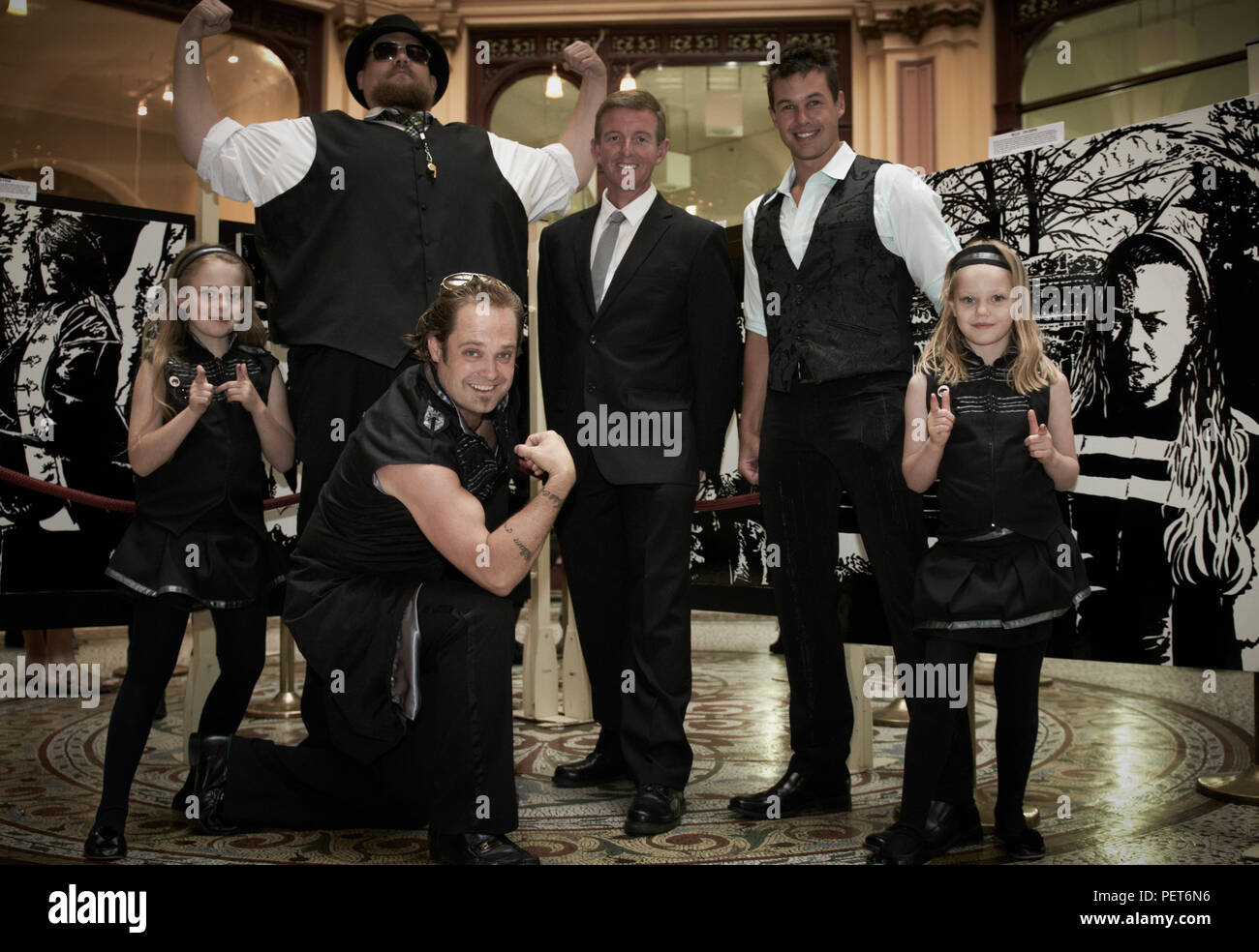 Circus performers hi-res stock photography and images - Alamy