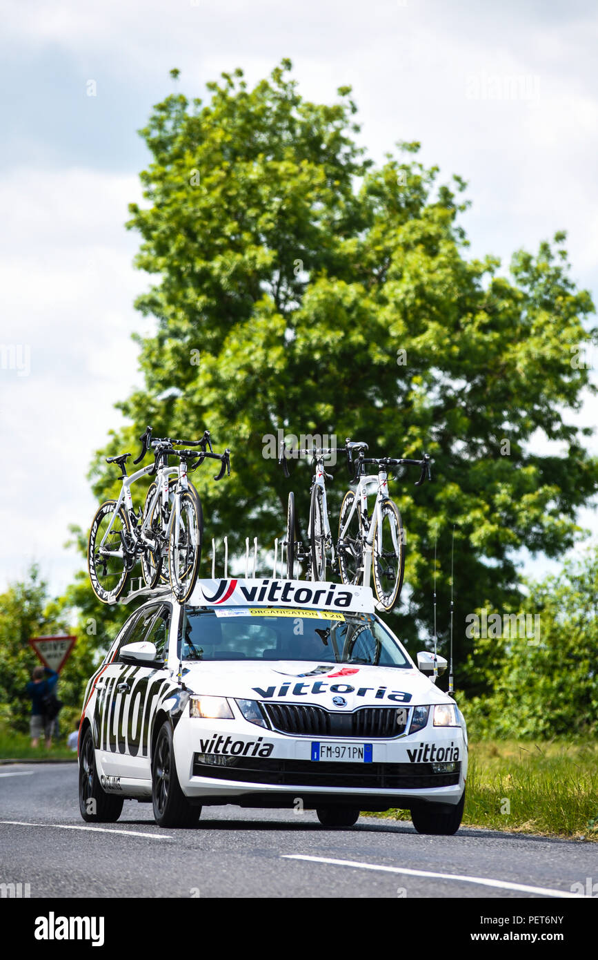 Cycling team car hi-res stock photography and images - Alamy