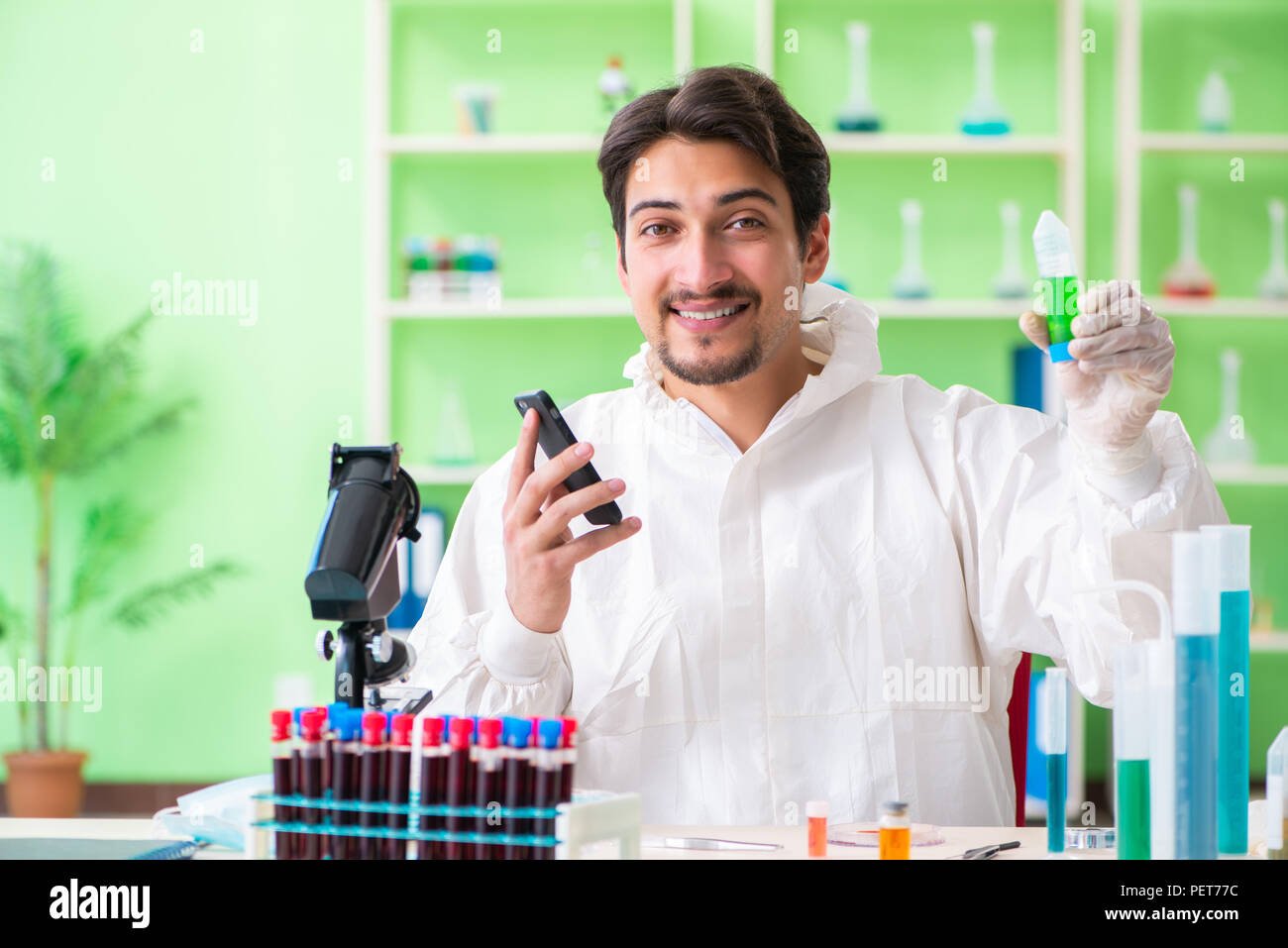 Chemist working in the lab on new experiment Stock Photo - Alamy