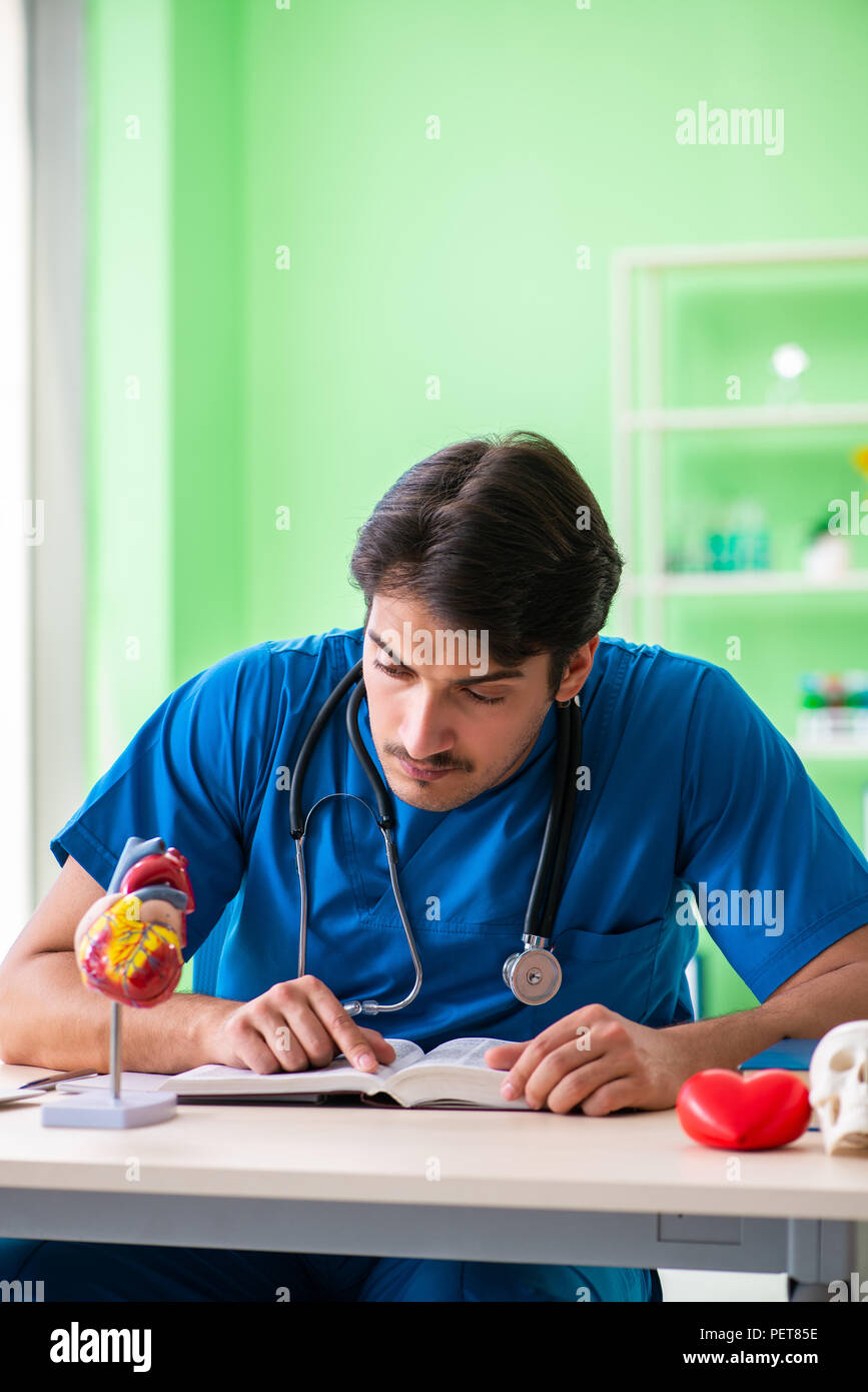 Doctor student explaining heart problems Stock Photo - Alamy