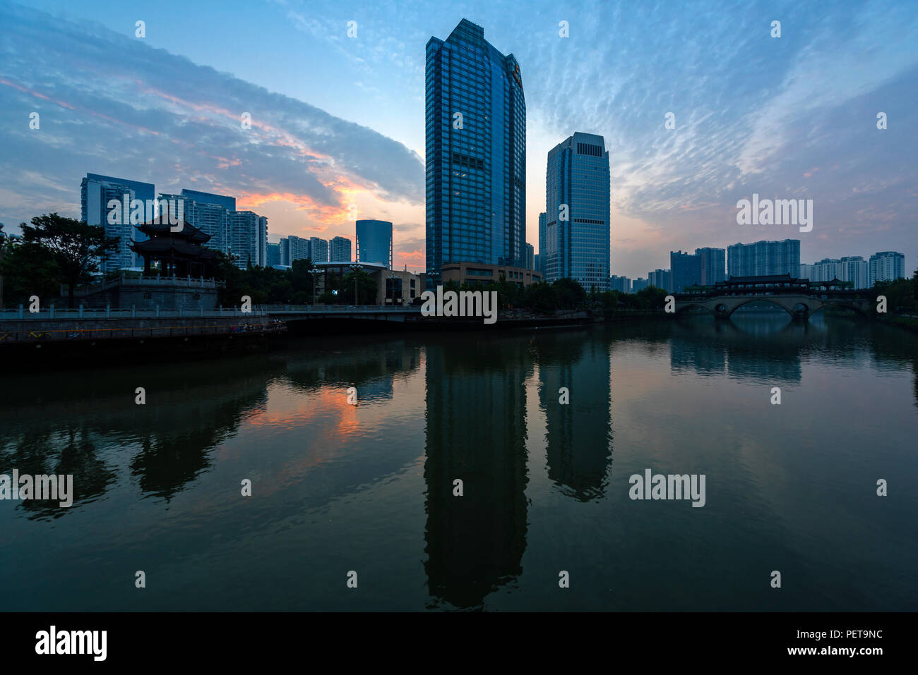 Chinese street scene chengdu hi-res stock photography and images - Alamy