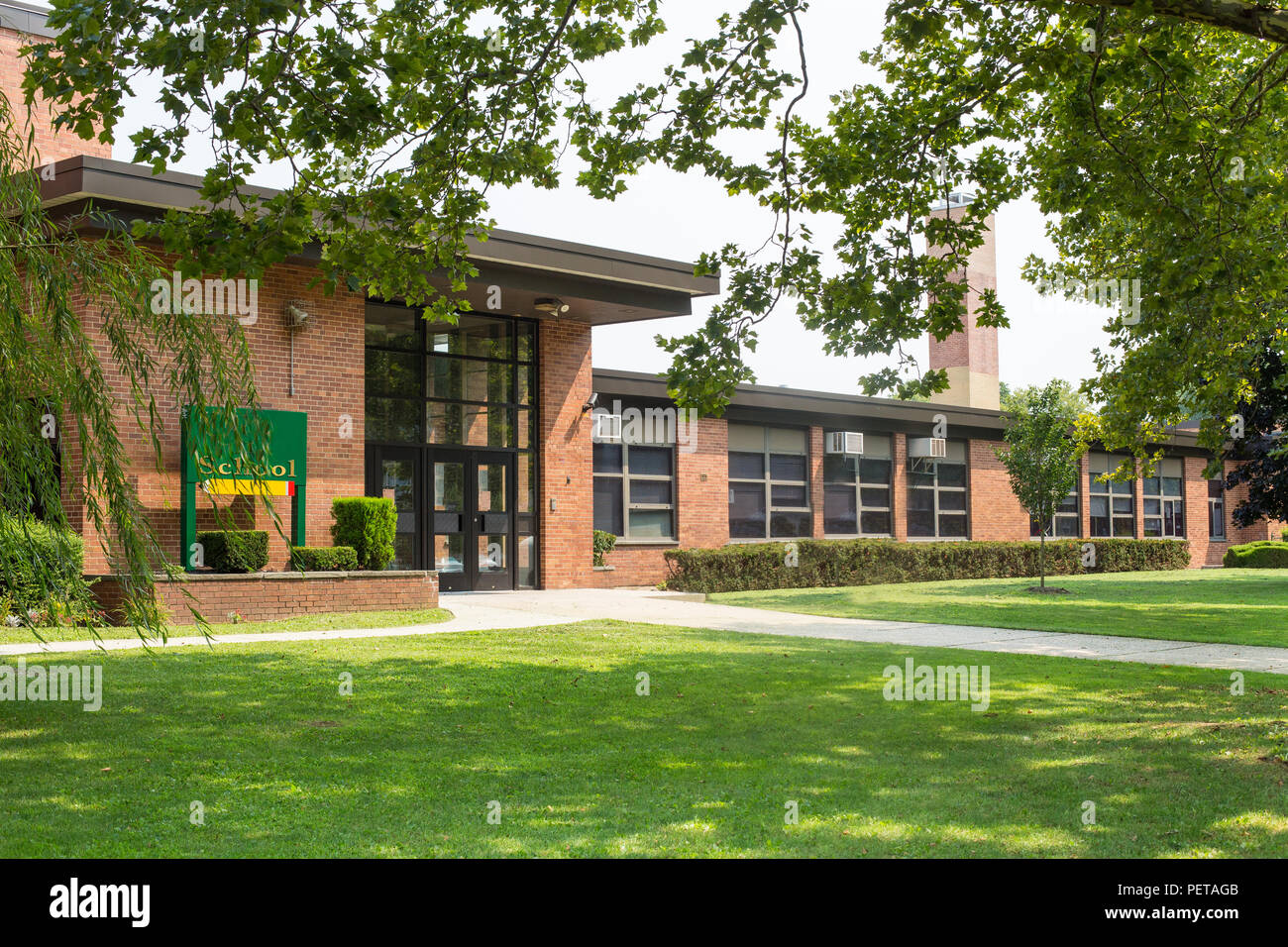 View of typical American school building exterior Stock Photo - Alamy