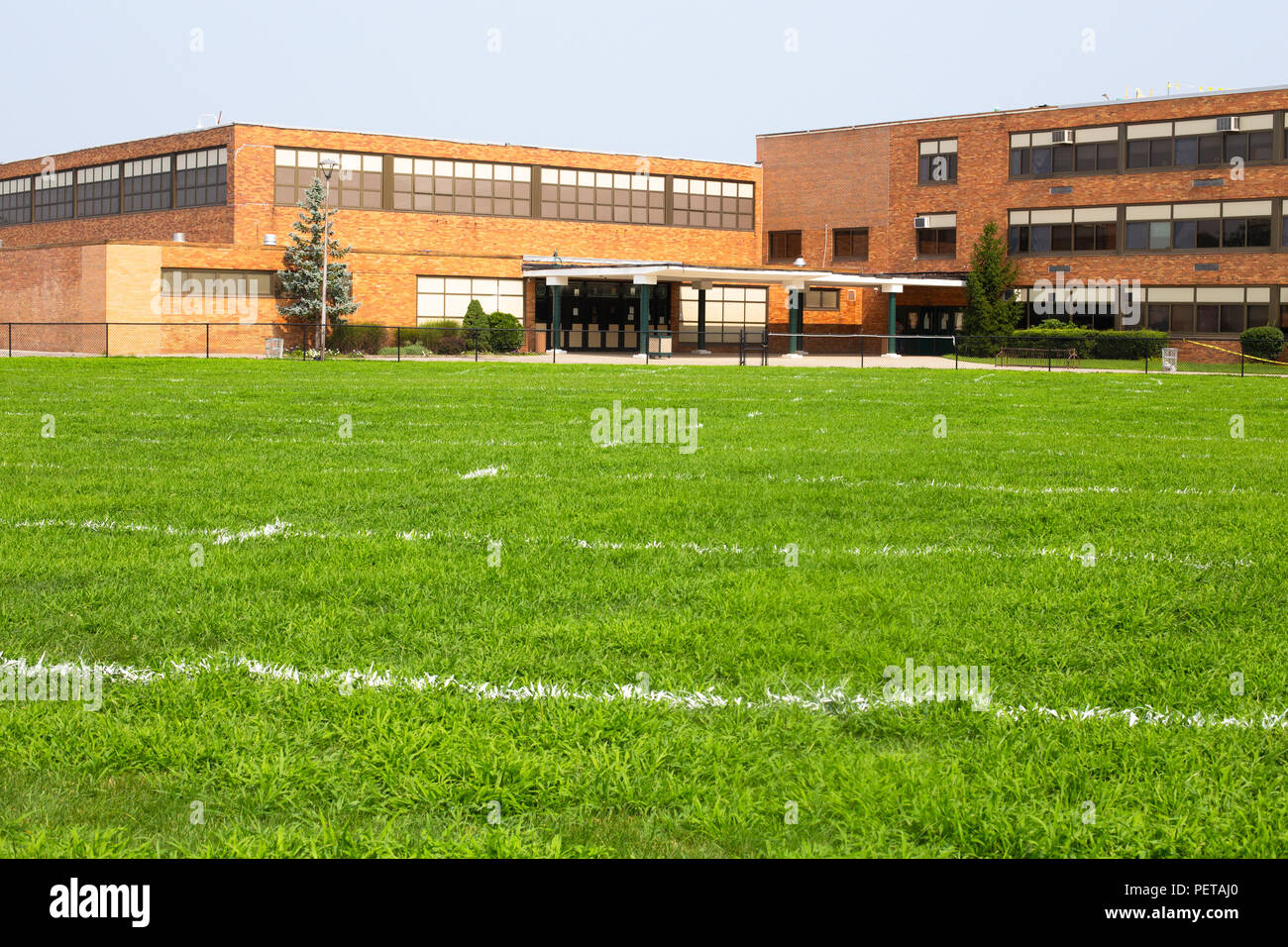 View of typical American school building exterior Stock Photo - Alamy