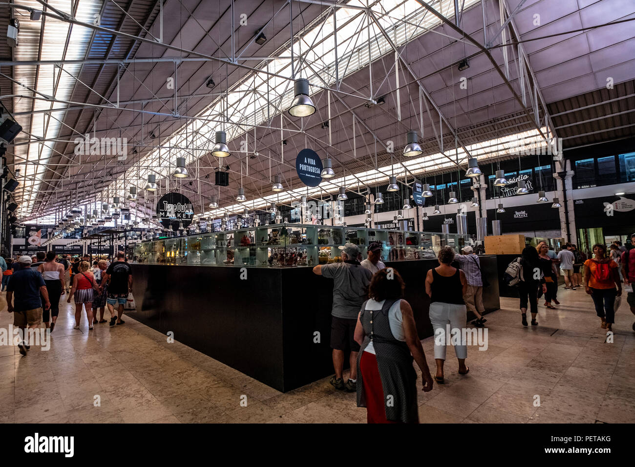 Food court hall hi-res stock photography and images - Alamy