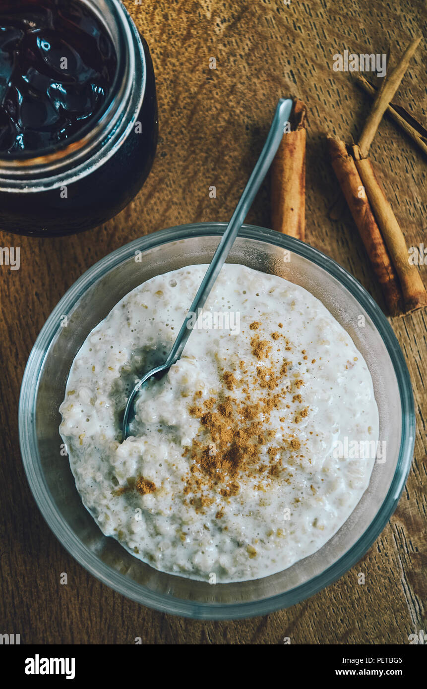 Pinch of cinnamon hi-res stock photography and images - Alamy