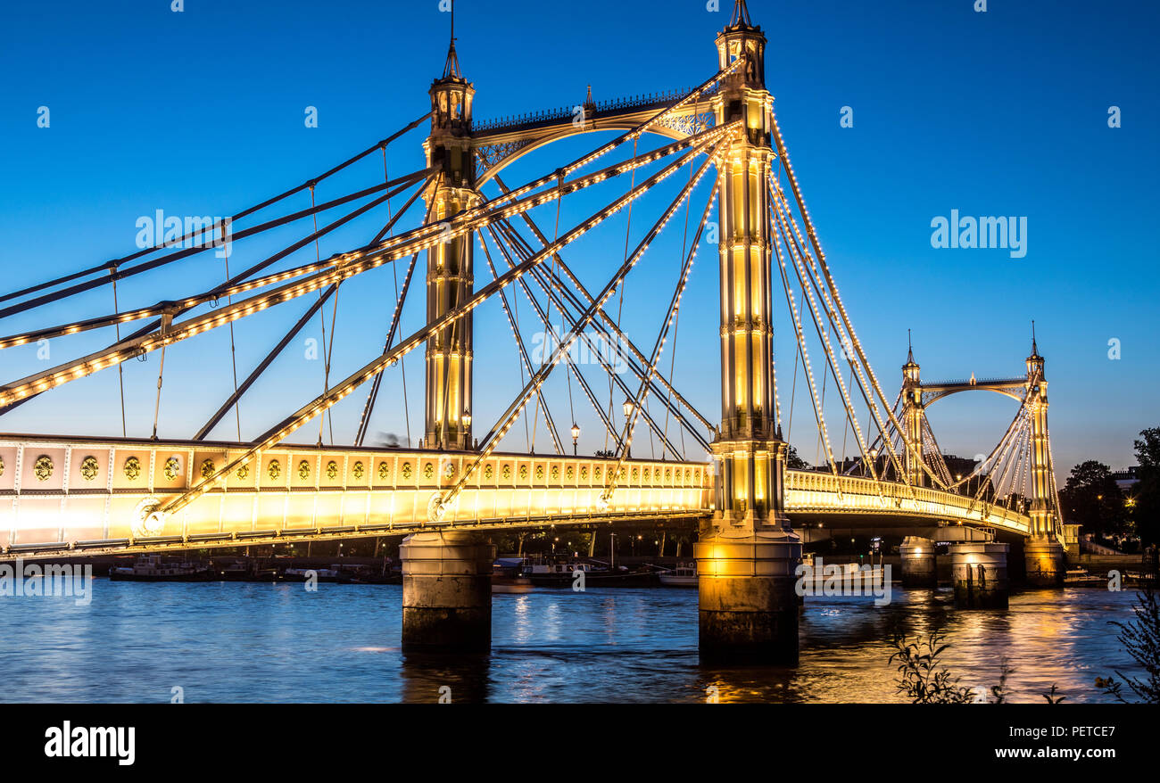 Traffic crossing bridge night city hi-res stock photography and images ...