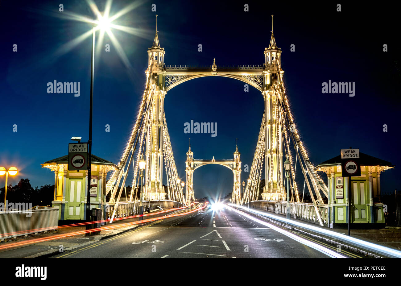 Albert bridge at night hi-res stock photography and images - Alamy