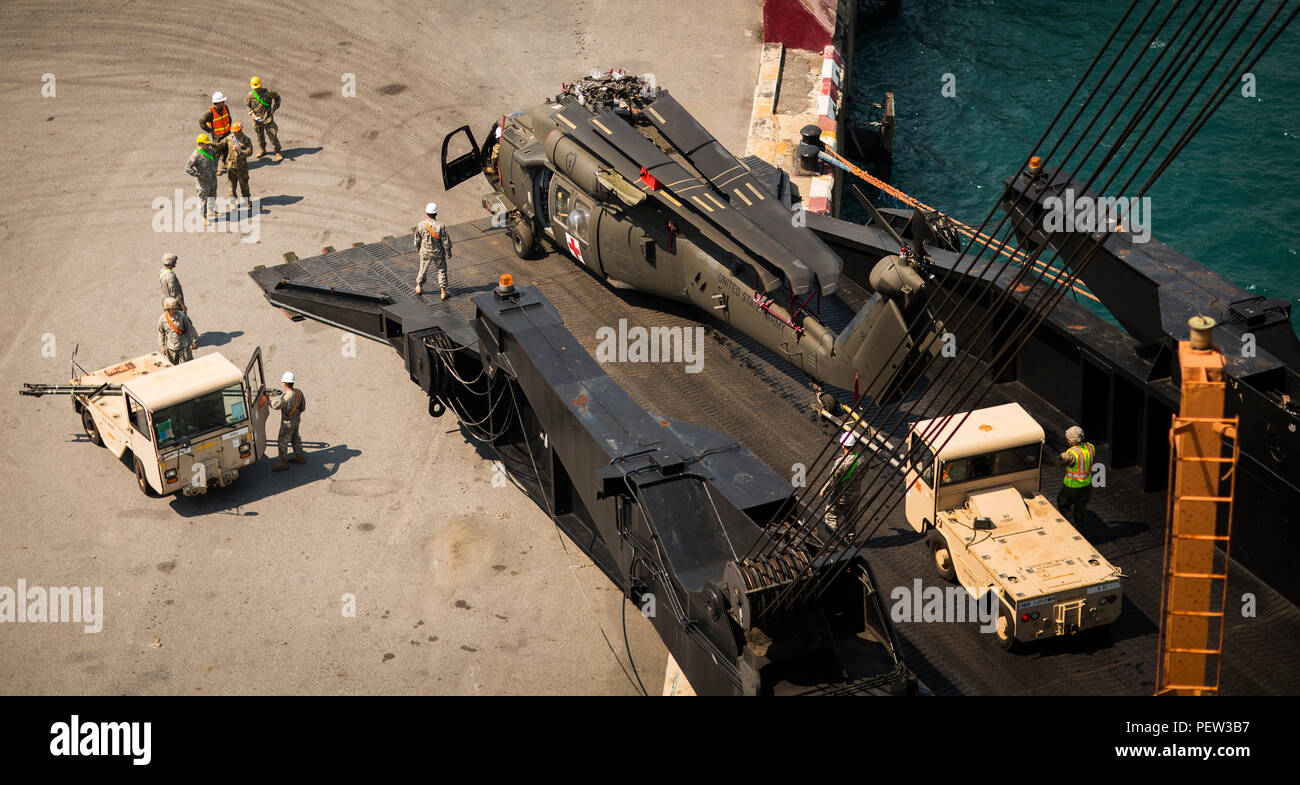 U.S. Army Soldiers with 1-2 Infantry Division, 2-3 Battalion, Golf ...