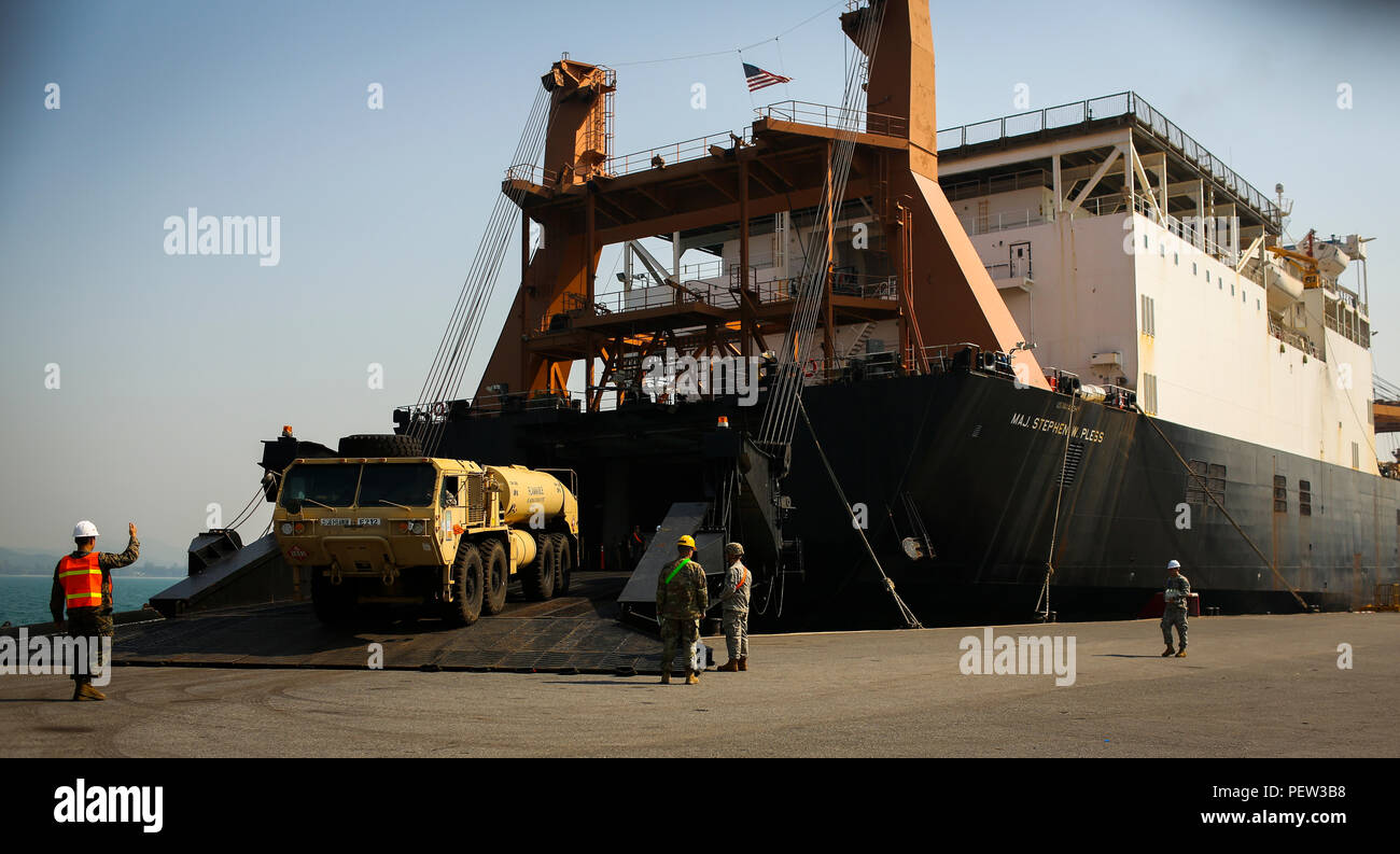 Royal Thai Navy and U.S. service members offload aircraft and ground ...
