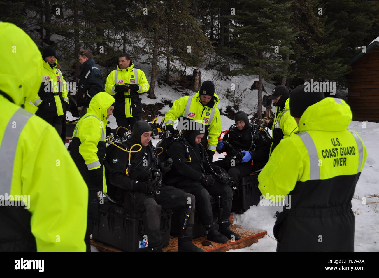 Navy and Coast Guard divers participating in the annual Ice Diving ...