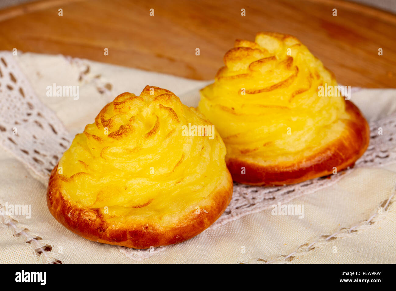 Traditional Russian pastry with meat Stock Photo - Alamy