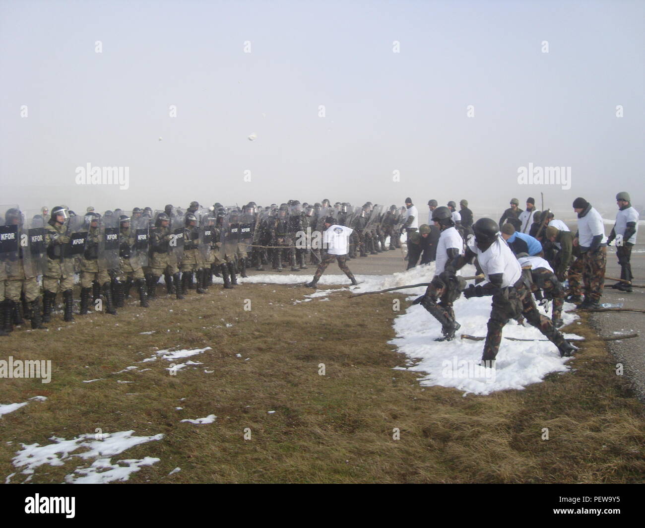 Turkish soldiers (left) assigned to Multinational Battle Group-East ...