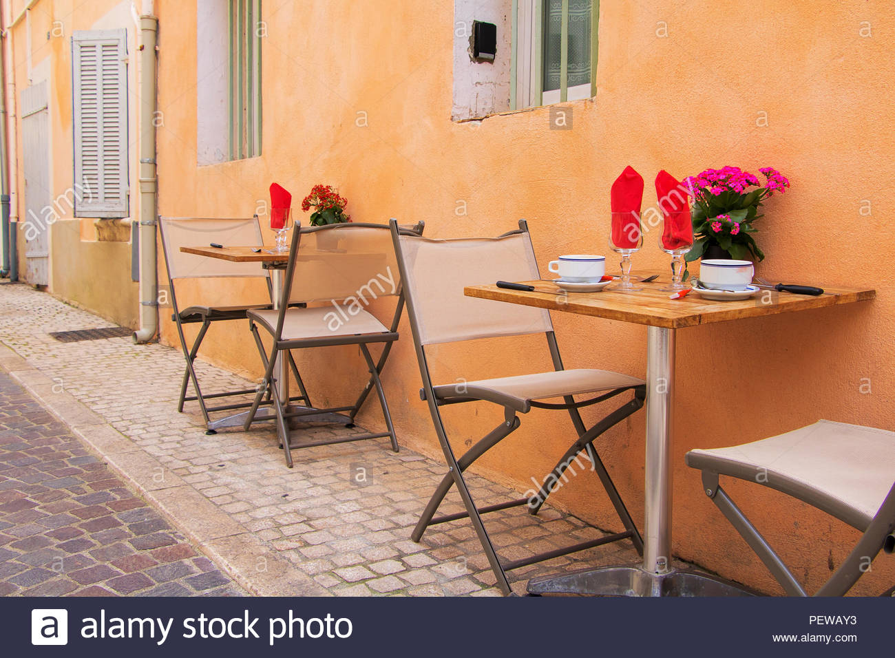 French Cafe Exterior Stock Photos & French Cafe Exterior Stock Images ...