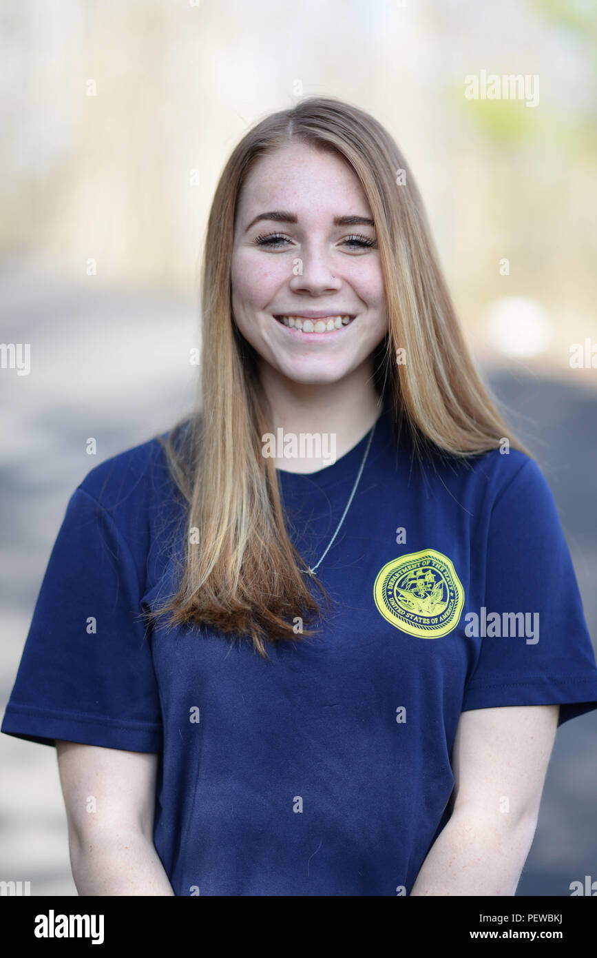 160128-N-FU443-030 SEVIERVILLE, Tenn. (Jan. 28, 2016) Alexis Deese ...