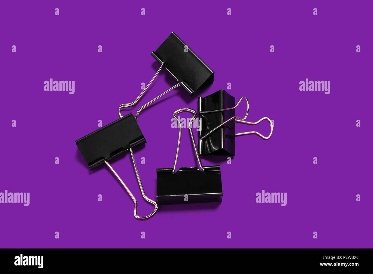 Purple paper clips hi-res stock photography and images - Alamy
