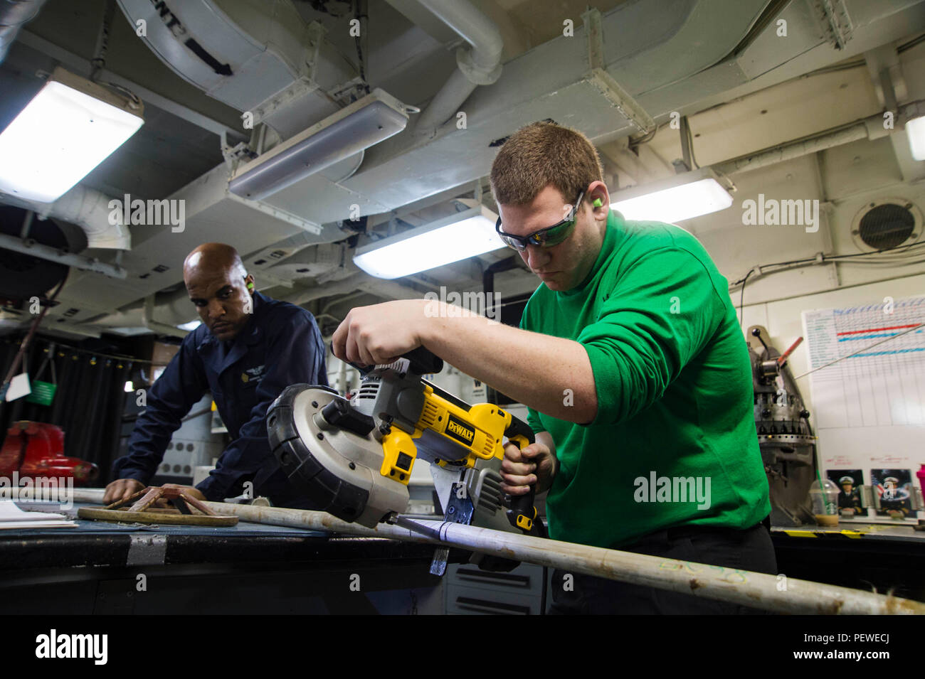 160206-N-BH414-024 ATLANTIC OCEAN (Feb. 6, 2016) - Aviation Structural ...