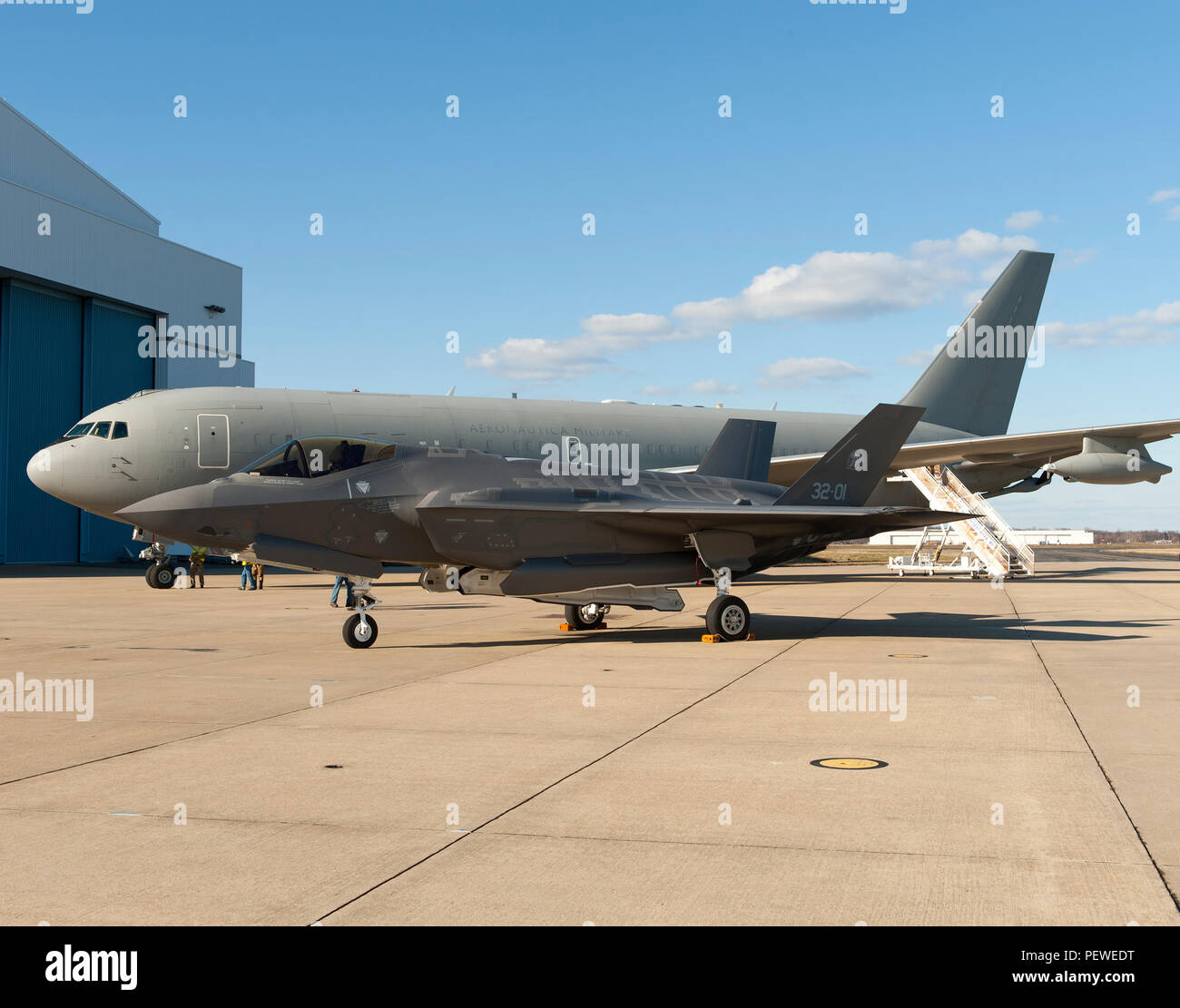 160205-O-ZZ999-964 NAS Patuxent River (February 5, 2016) An Italian Air ...