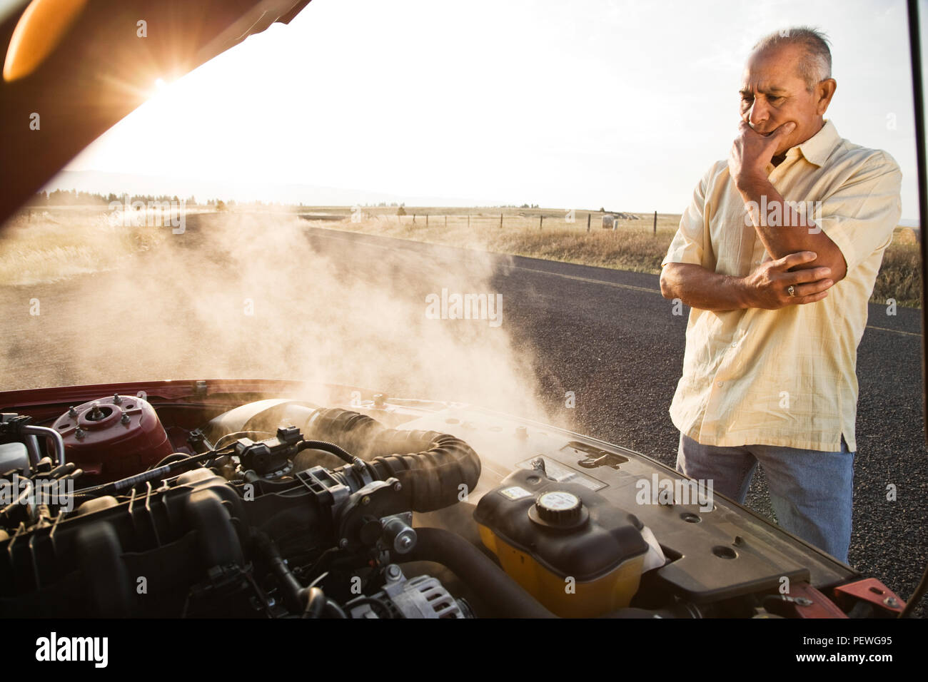 Car pulled to side of road hi-res stock photography and images - Alamy