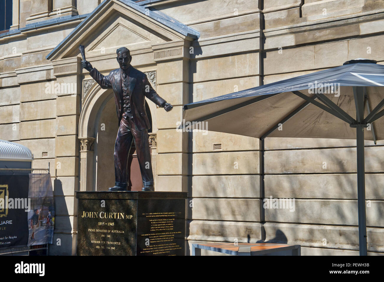 John Curtin statue outside Fremantle Town Hall Stock Photo - Alamy