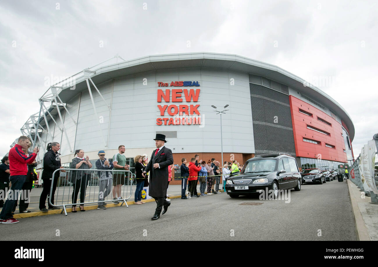 Members of the public line the road as the hearse carrying Barry ...