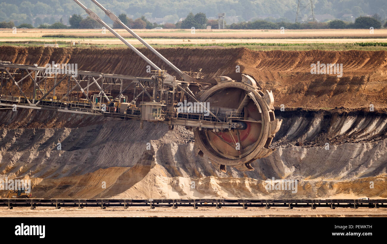 Bucket wheel excavator working open pit mine hi-res stock photography ...