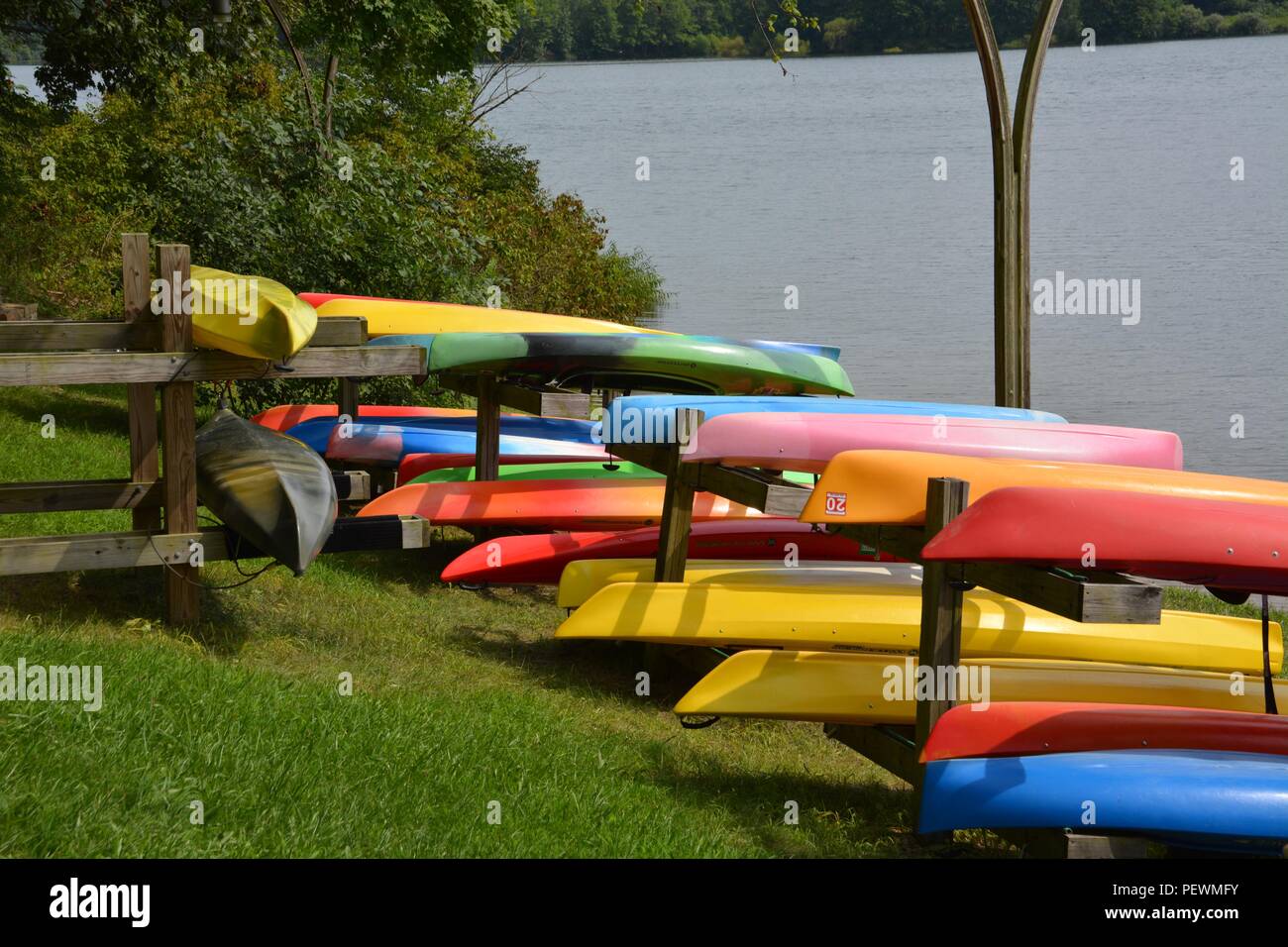 Stand for a water vessel hi-res stock photography and images - Alamy