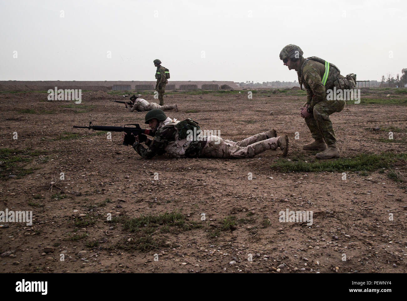 Soldiers fire prone hi-res stock photography and images - Alamy