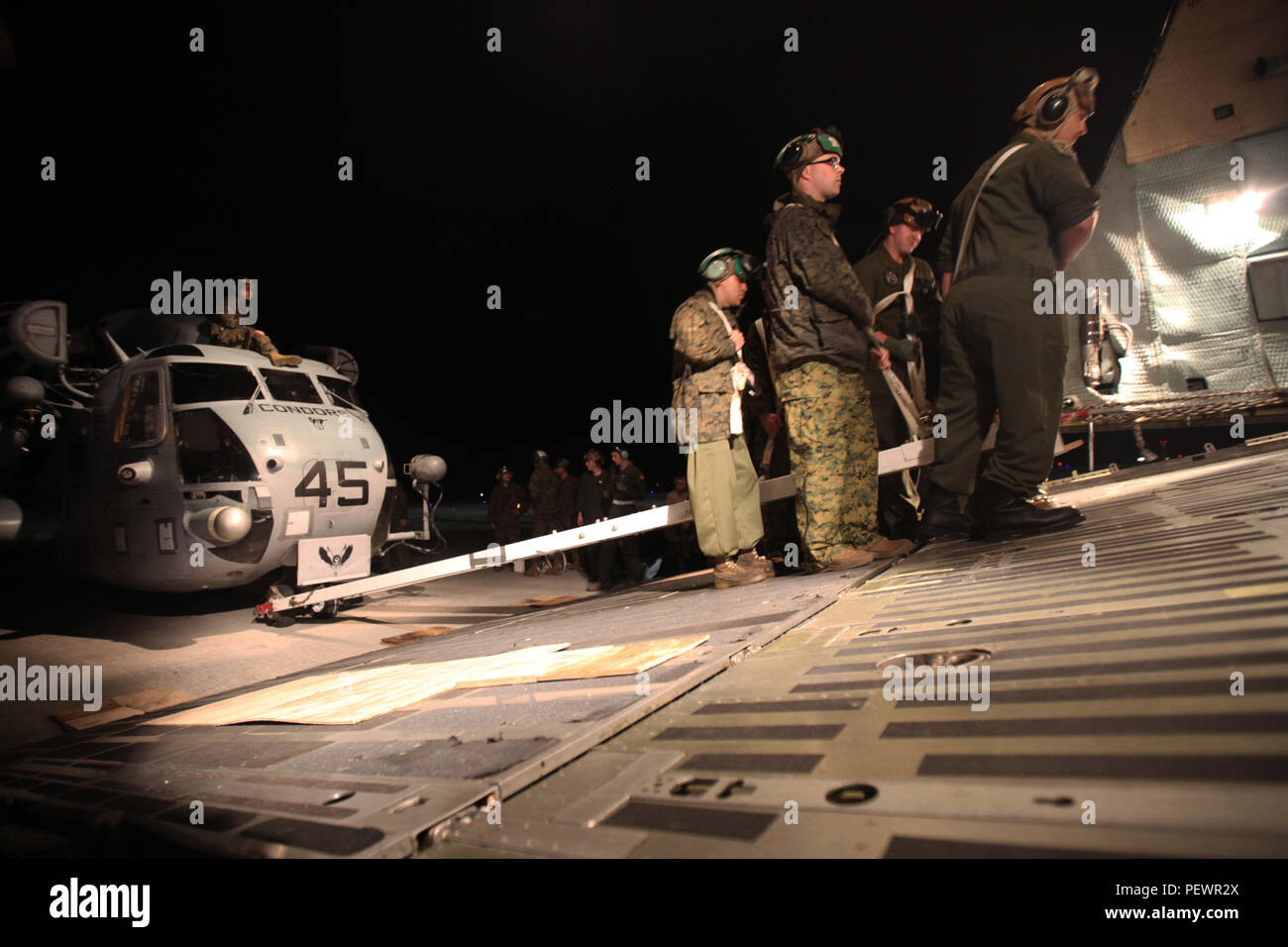 Marines with Marine Heavy Helicopter Squadron 464 guide a CH-53E Super ...
