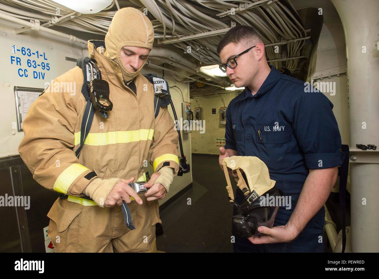 Fire fighting ensemble ffe hi-res stock photography and images - Alamy