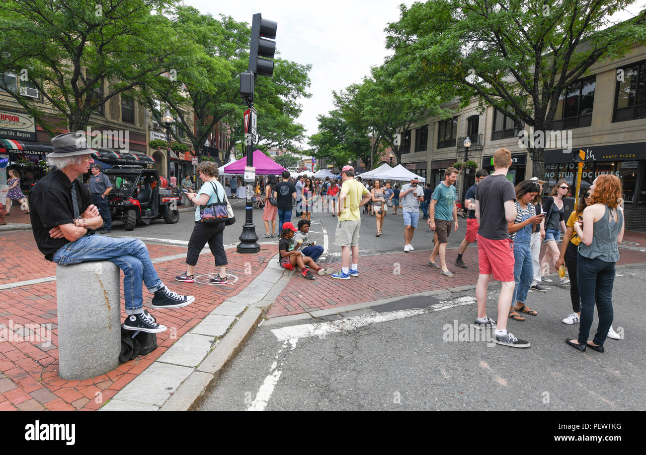 Davis square massachusetts hi-res stock photography and images - Alamy