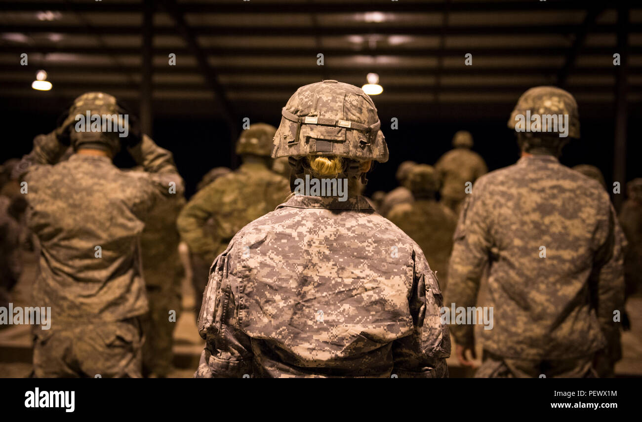 U.S. Army soldiers with the 1st Battalion, 319th Airborne Field ...