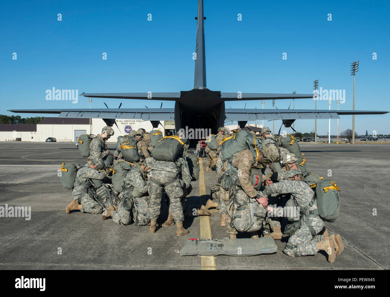 U.S. Army Soldiers from the 2/50th Parachute Infantry Regiment, 82nd ...