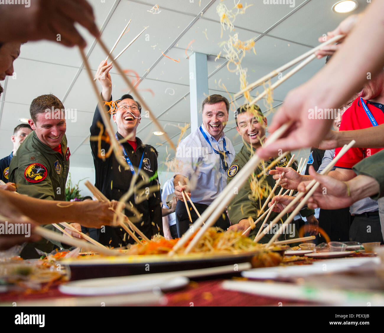 Lo hei hi-res stock photography and images - Alamy