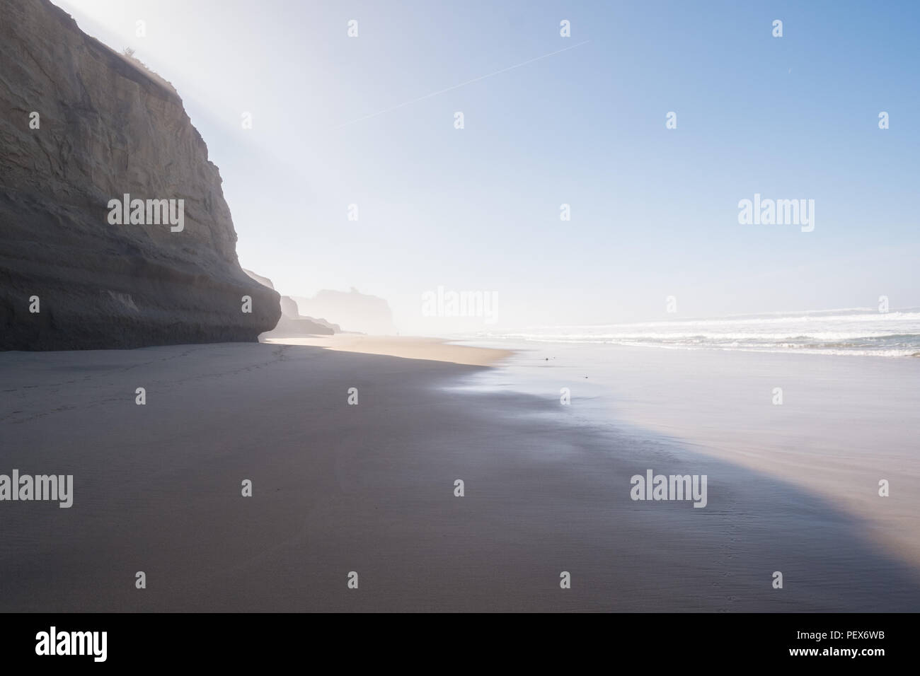 Cliff lined hi-res stock photography and images - Alamy