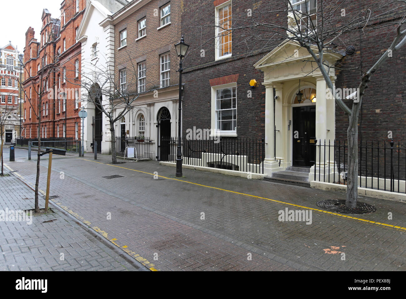 Traditional street with Victorian houses in London Stock Photo - Alamy
