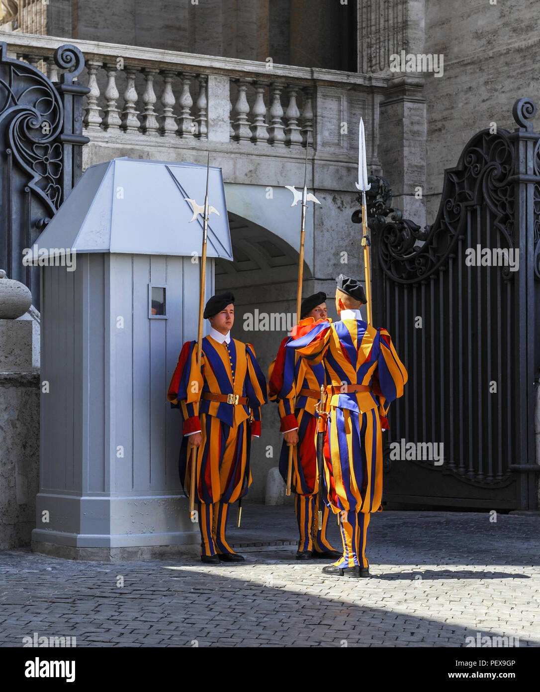 Traditional swiss guards at the entrance to Vatican cathedral Stock ...