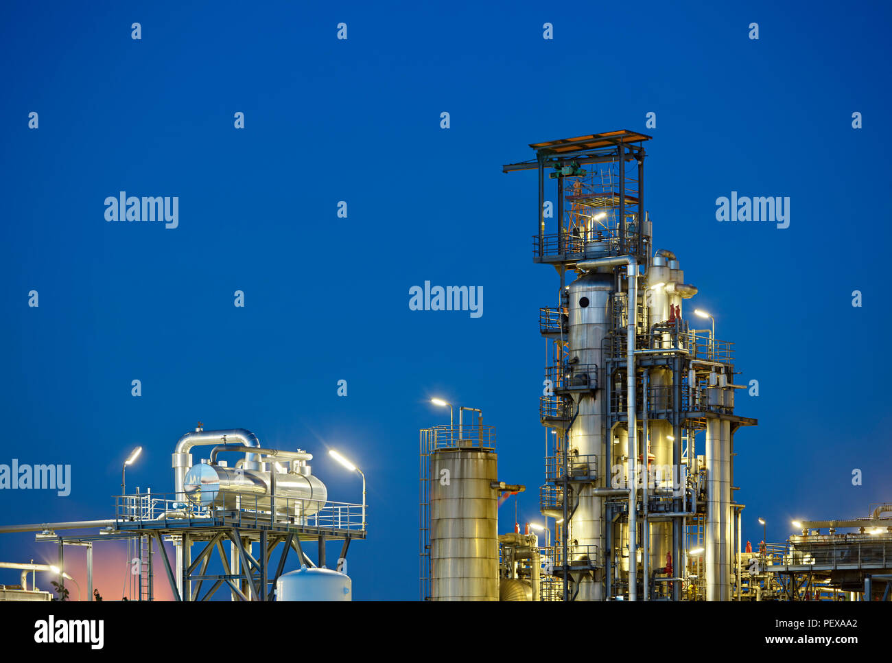Refinery tower hi-res stock photography and images - Alamy