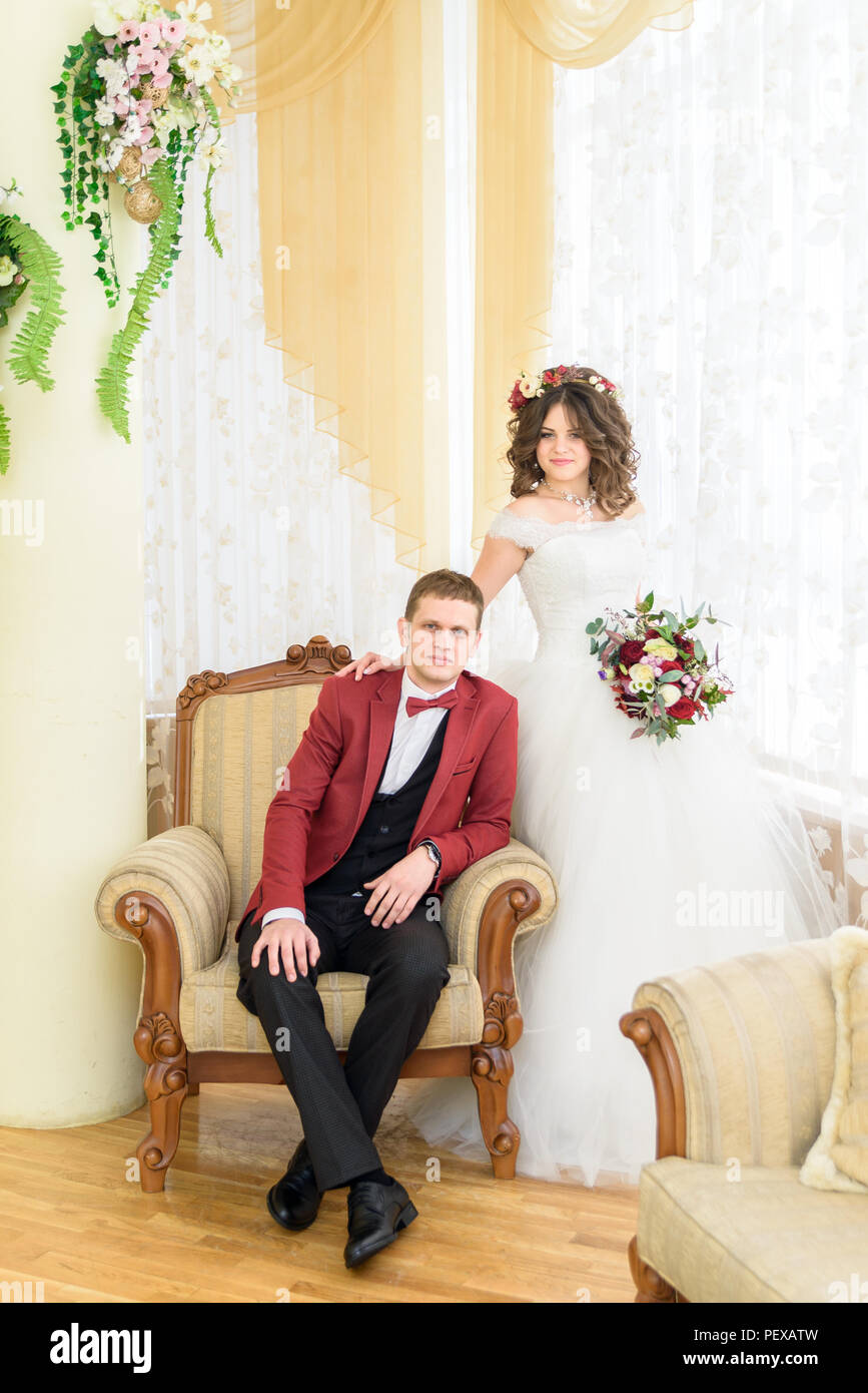 Beautiful married couple in the wedding day Stock Photo - Alamy
