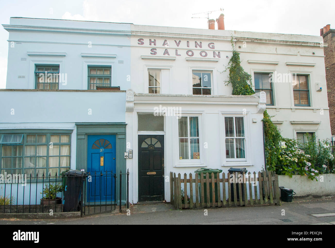 Shaving saloon hi-res stock photography and images - Alamy