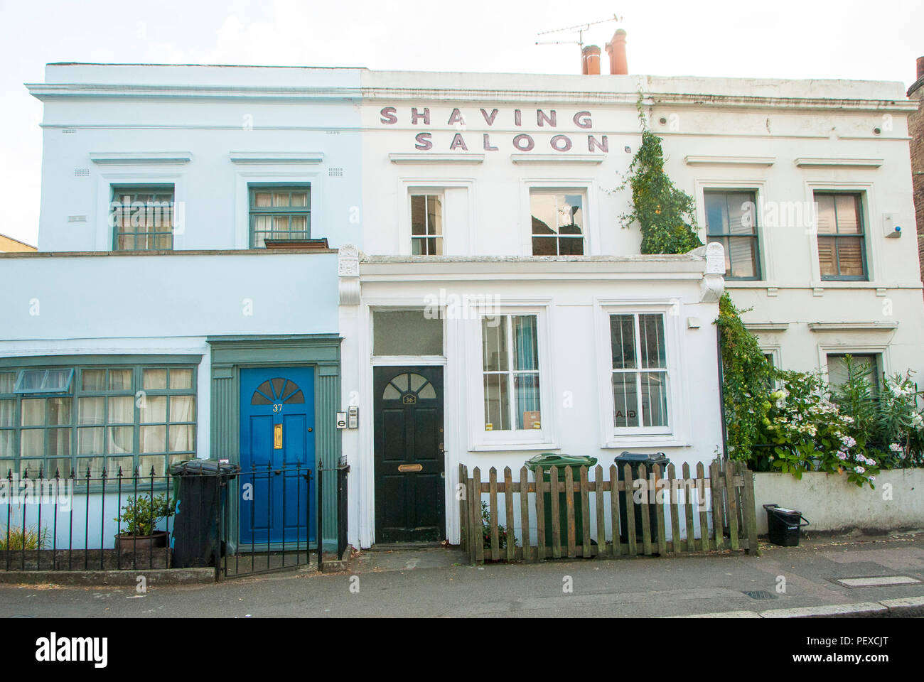 Shaving saloon hi-res stock photography and images - Alamy