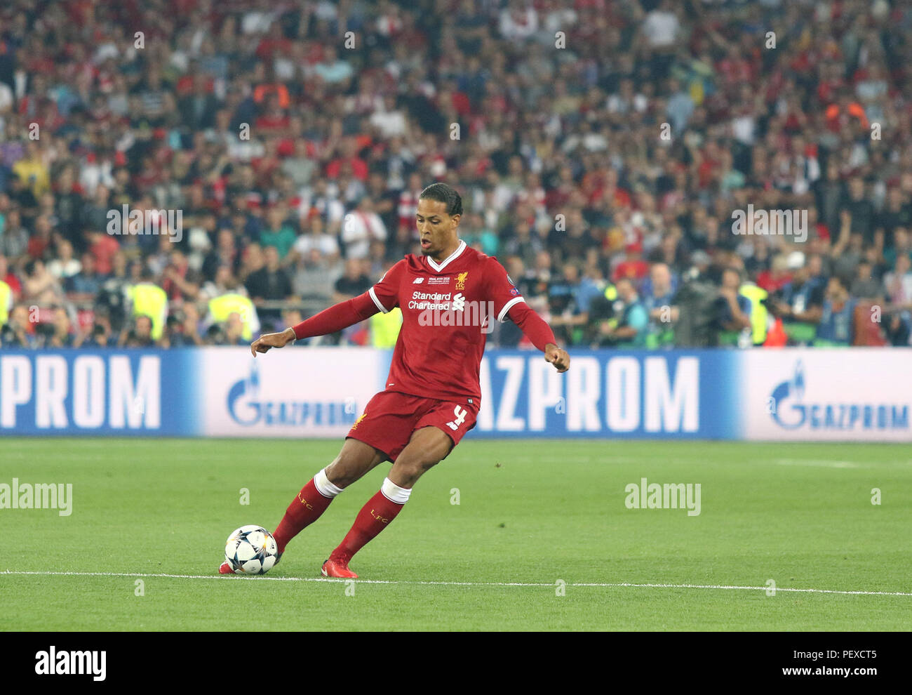 Footballer virgil van dijk hi-res stock photography and images - Alamy