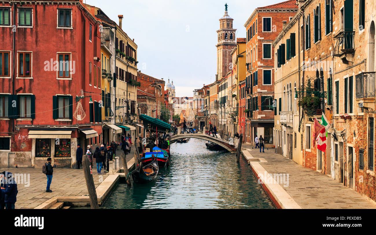 Busy tourist street in venice hi-res stock photography and images - Alamy