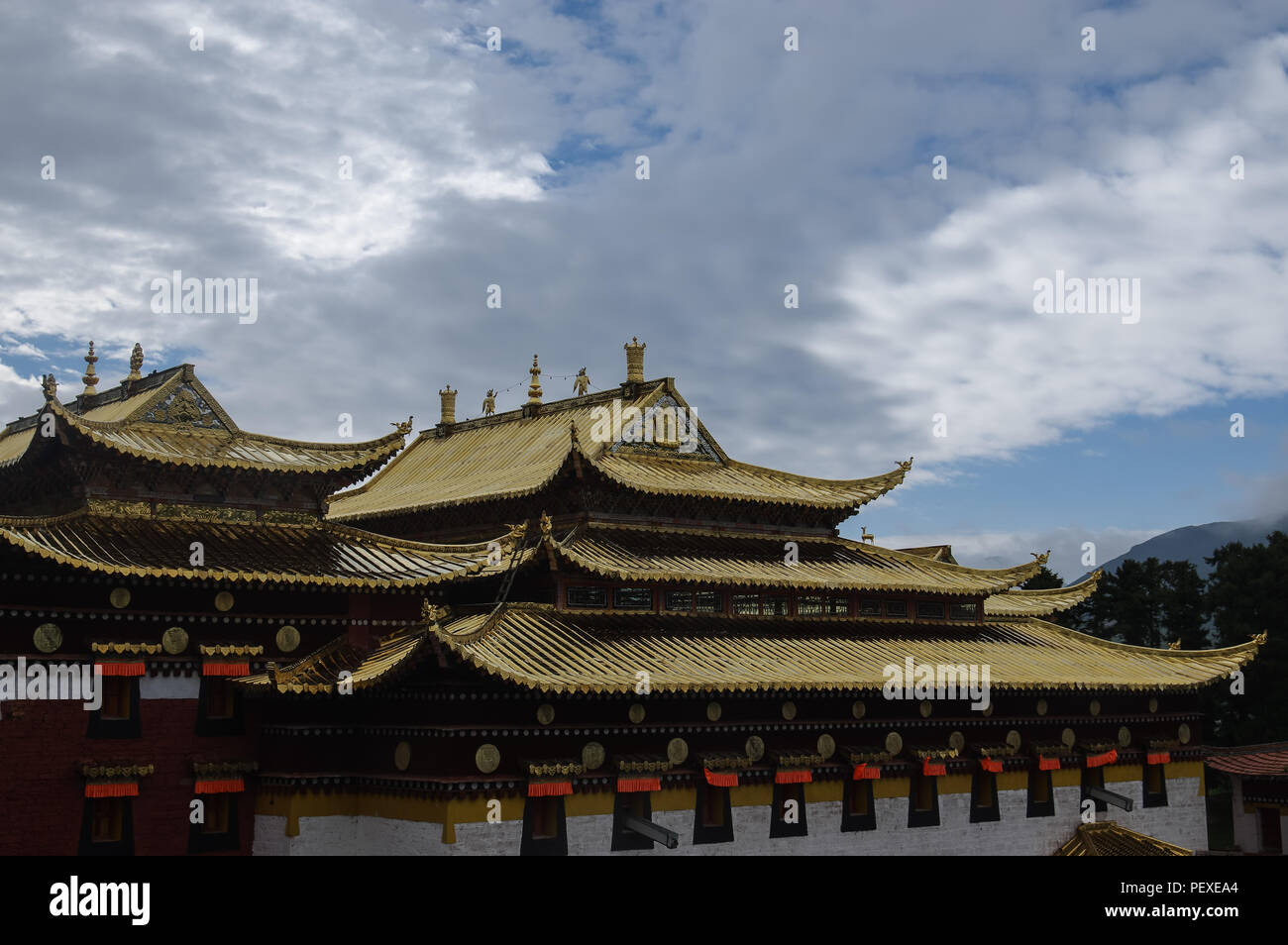 Chinese traditional temple architecture Stock Photo - Alamy