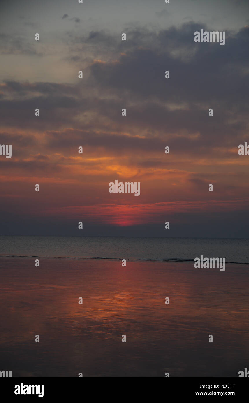 Raising Sun Rays Reflected the Rosy Clouds Stock Photo - Alamy