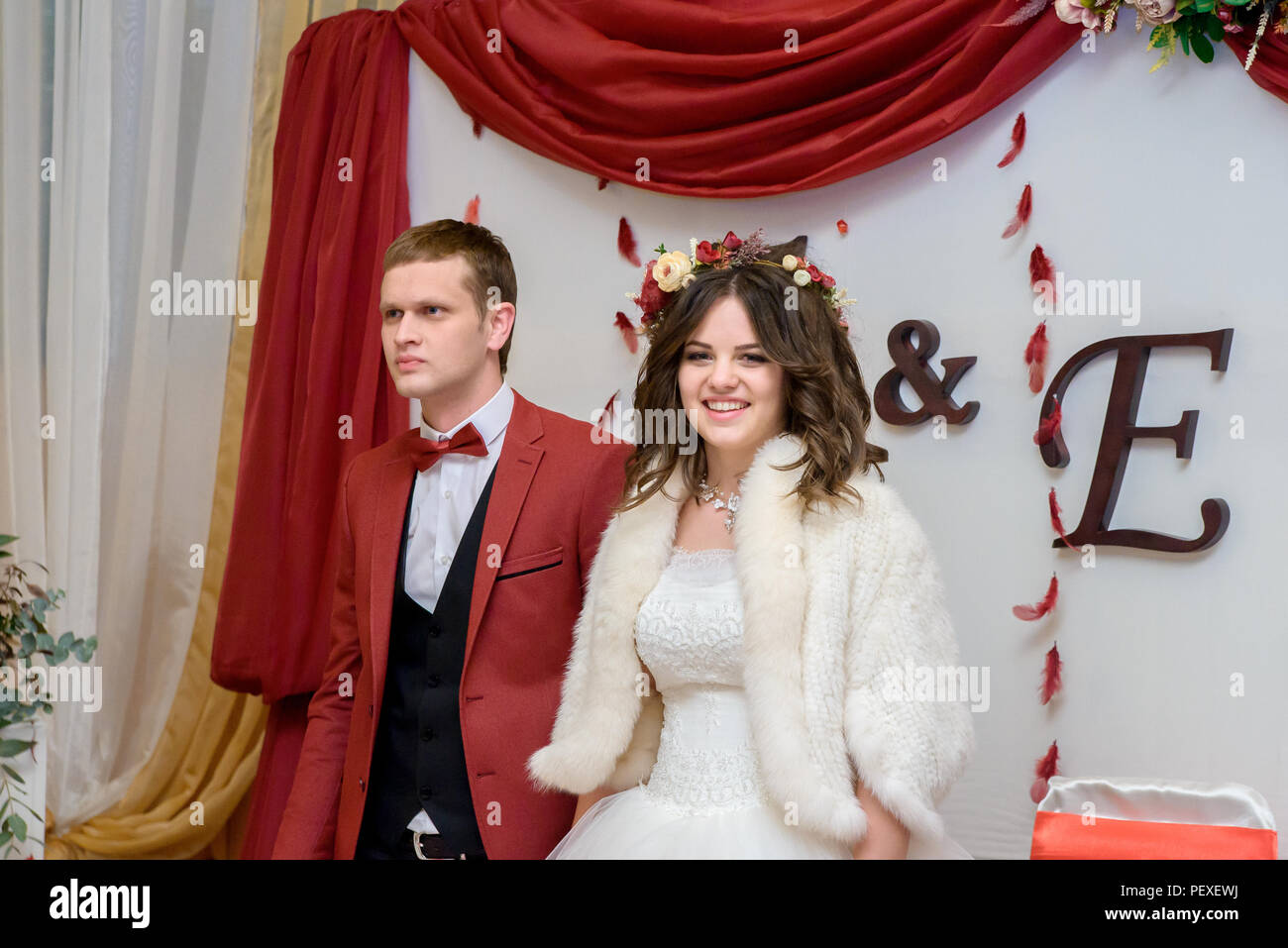Beautiful married couple in the wedding day Stock Photo - Alamy