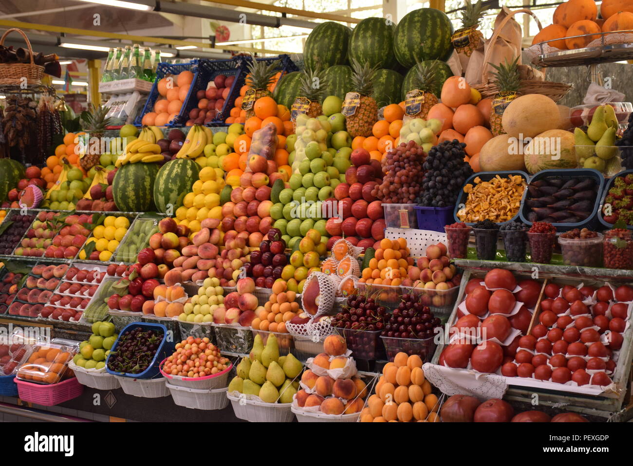 Fresh colorful fruit displayed in a food stall Stock Photo - Alamy